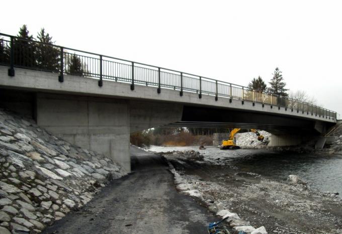Shear Connectors on Bridge Support